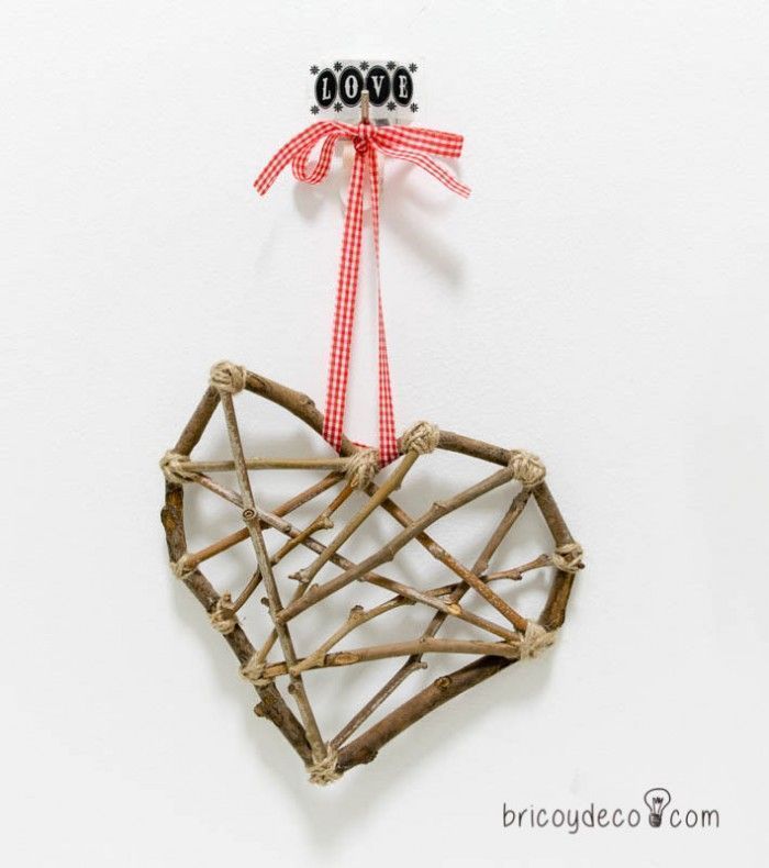 Corazón con ramas secas para San Valentín